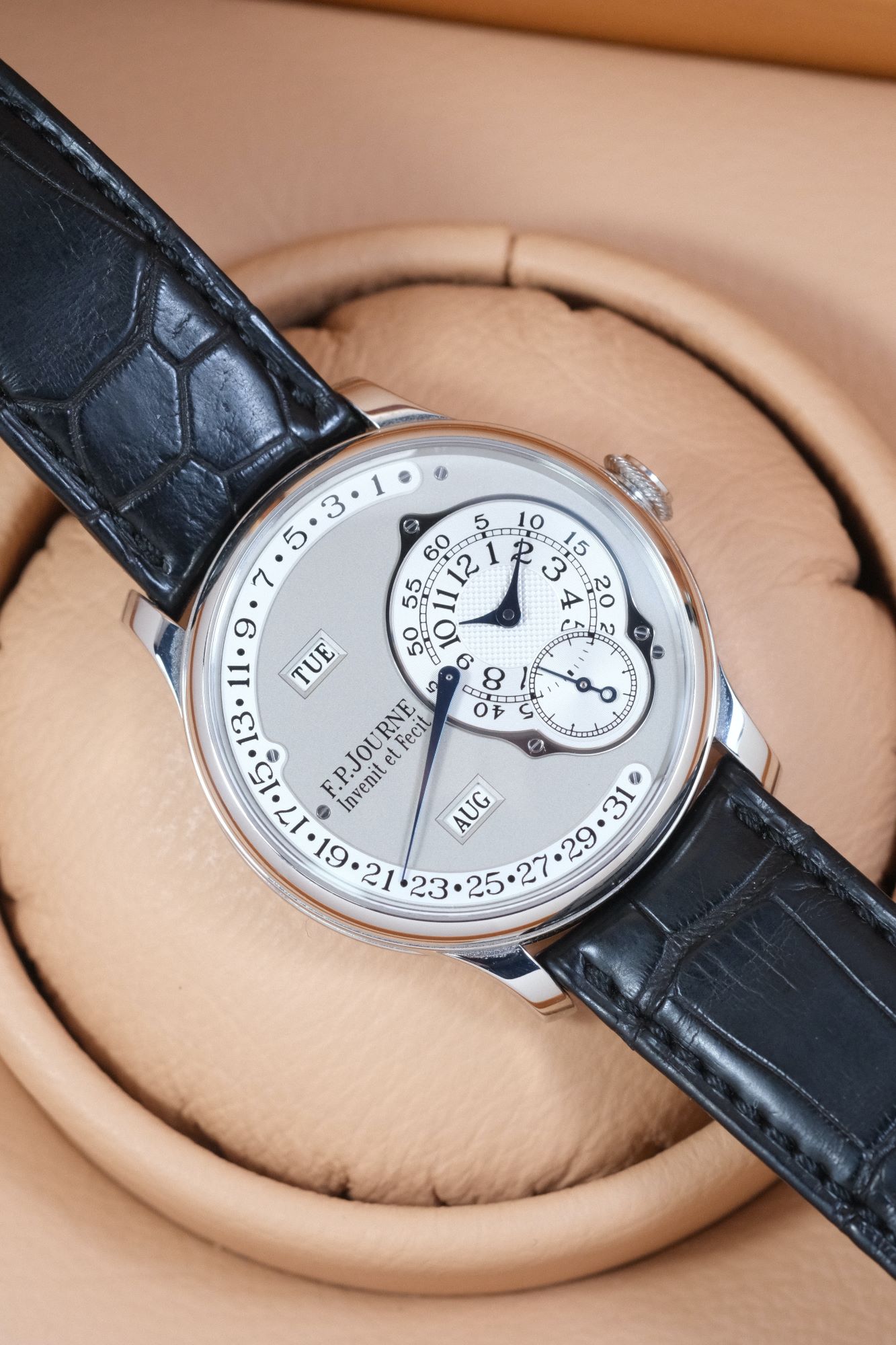 Ineichen Auctioneers - Octa Calendrier Platinum 38mm