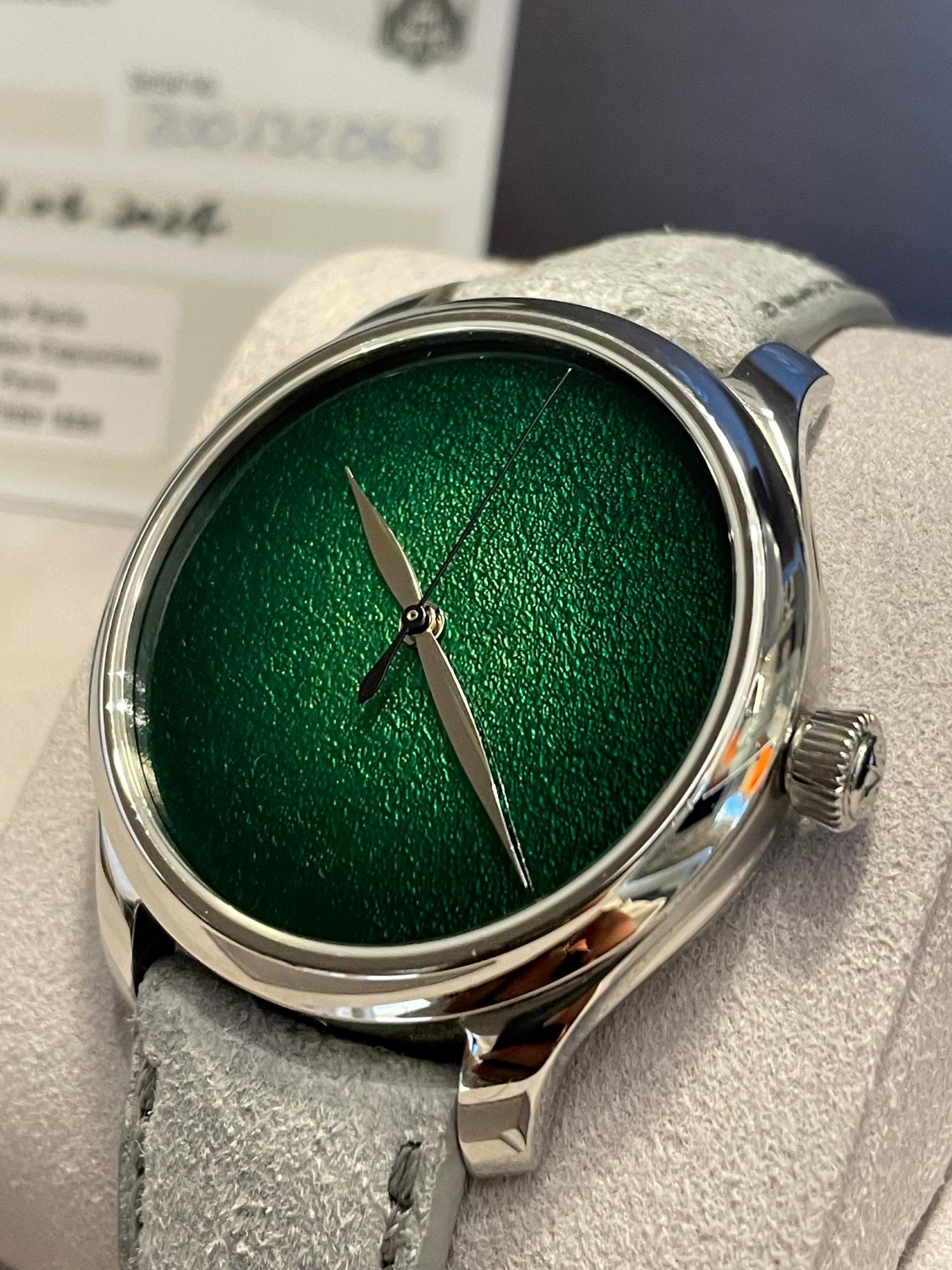 Ineichen Auctioneers - Endeavour Centre Seconds Concept Lime Green